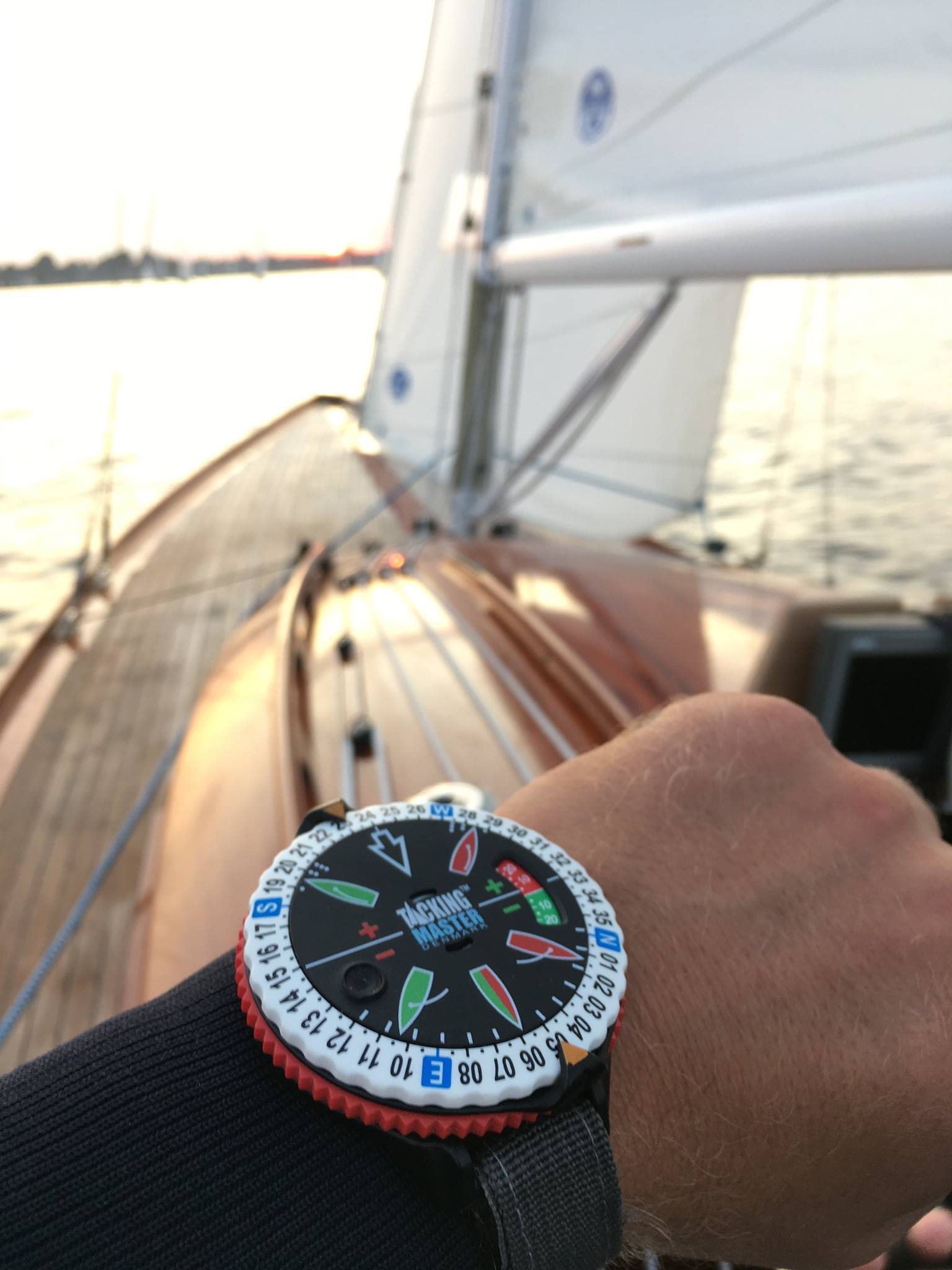 Fantastic sunset-racing – TackingMaster